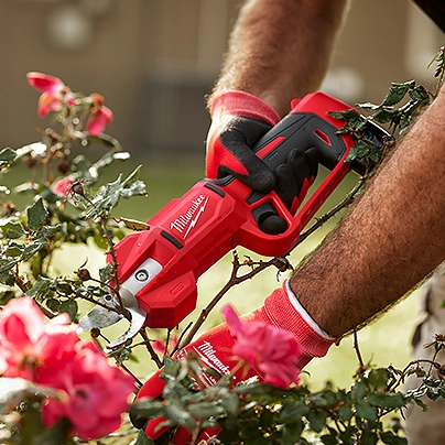 M12™ Brushless Pruning Shears Kit | Milwaukee Tool